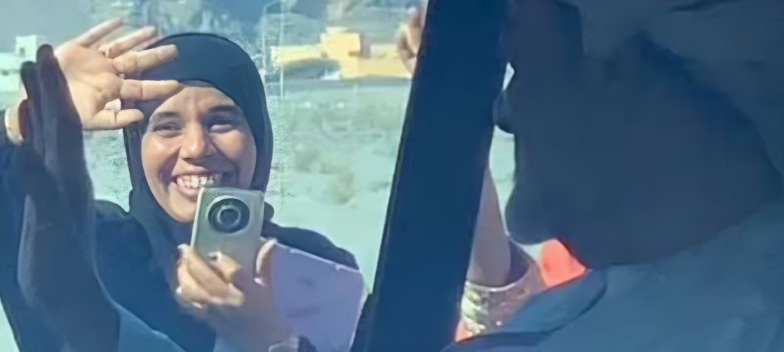 أخبار سعادة - فتاة عمانية تحظى بإعجاب رواد مواقع التواصل بعد تحية السلطان هيثم بن طارق